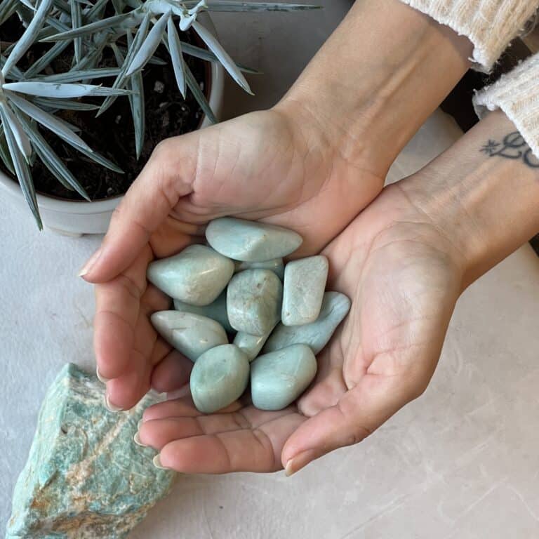 Amazoniet: Ontdek de Kracht en Harmonie van deze Groene Steen