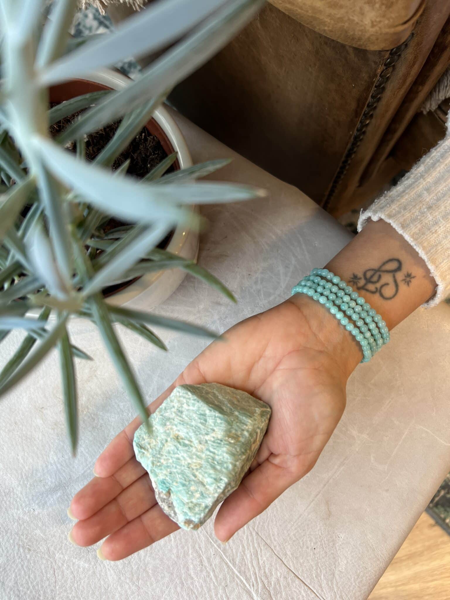 Amazoniet: Ontdek de Kracht en Harmonie van deze Groene Steen